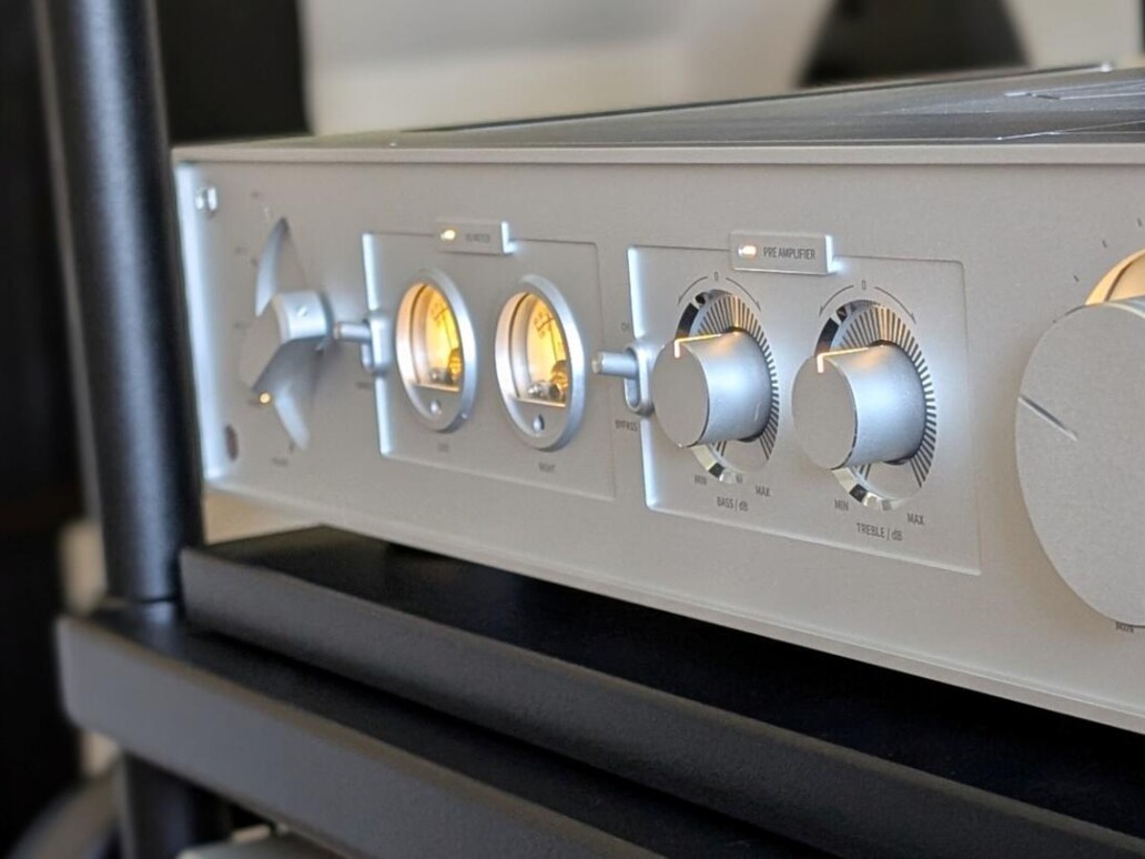 Fell Audio Integrated Amplifier and CD Player - HiFi and Music Source