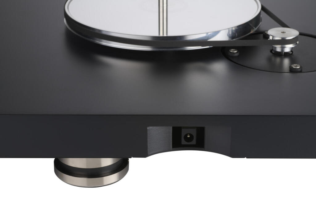 Clearaudio Announces Compass Turntable - HiFi and Music Source